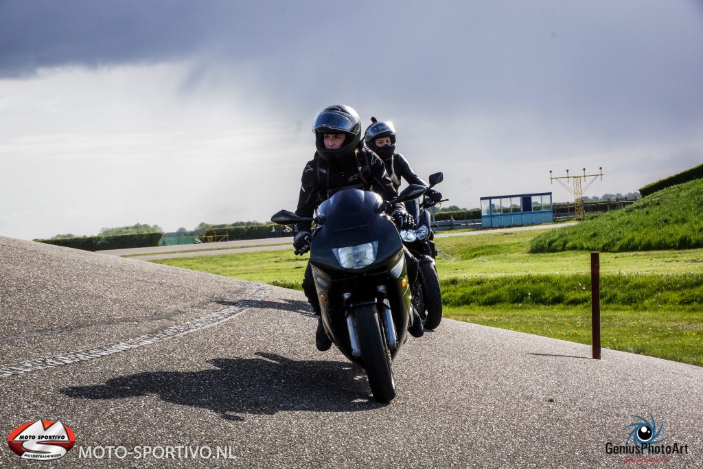 Review: Motorspeeltuin en bochtentraining | Motormeiden