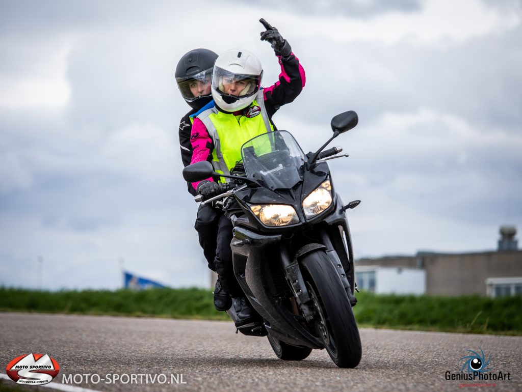 Review: Motorspeeltuin en bochtentraining | Motormeiden