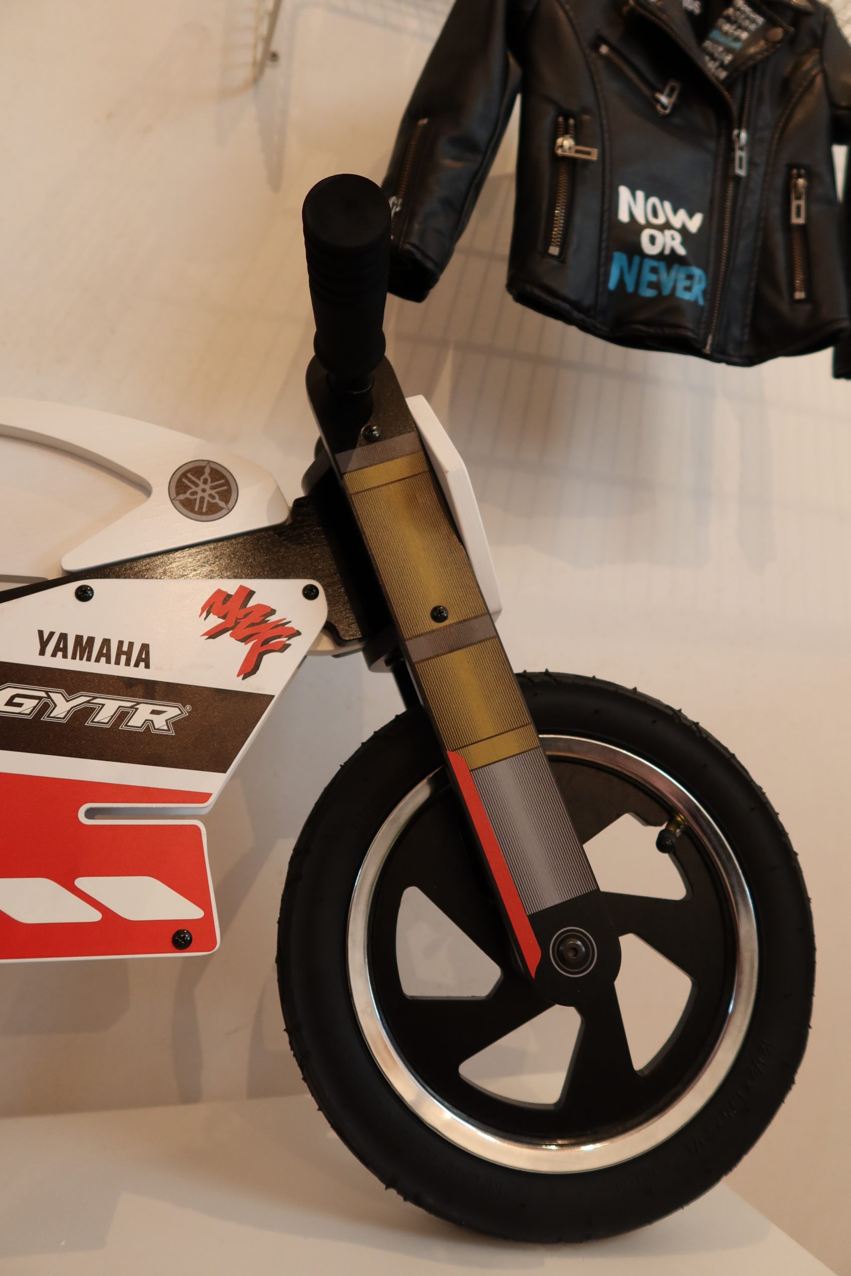 Dit moet je zien! Yamaha heeft een motorfiets voor peuters! | Motormeiden